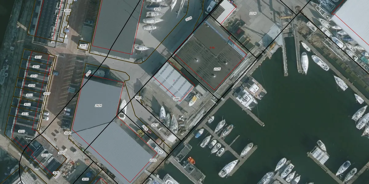 Stationsplein 7, Hellevoetsluis (3224 AT) - KadastraleKaart.com